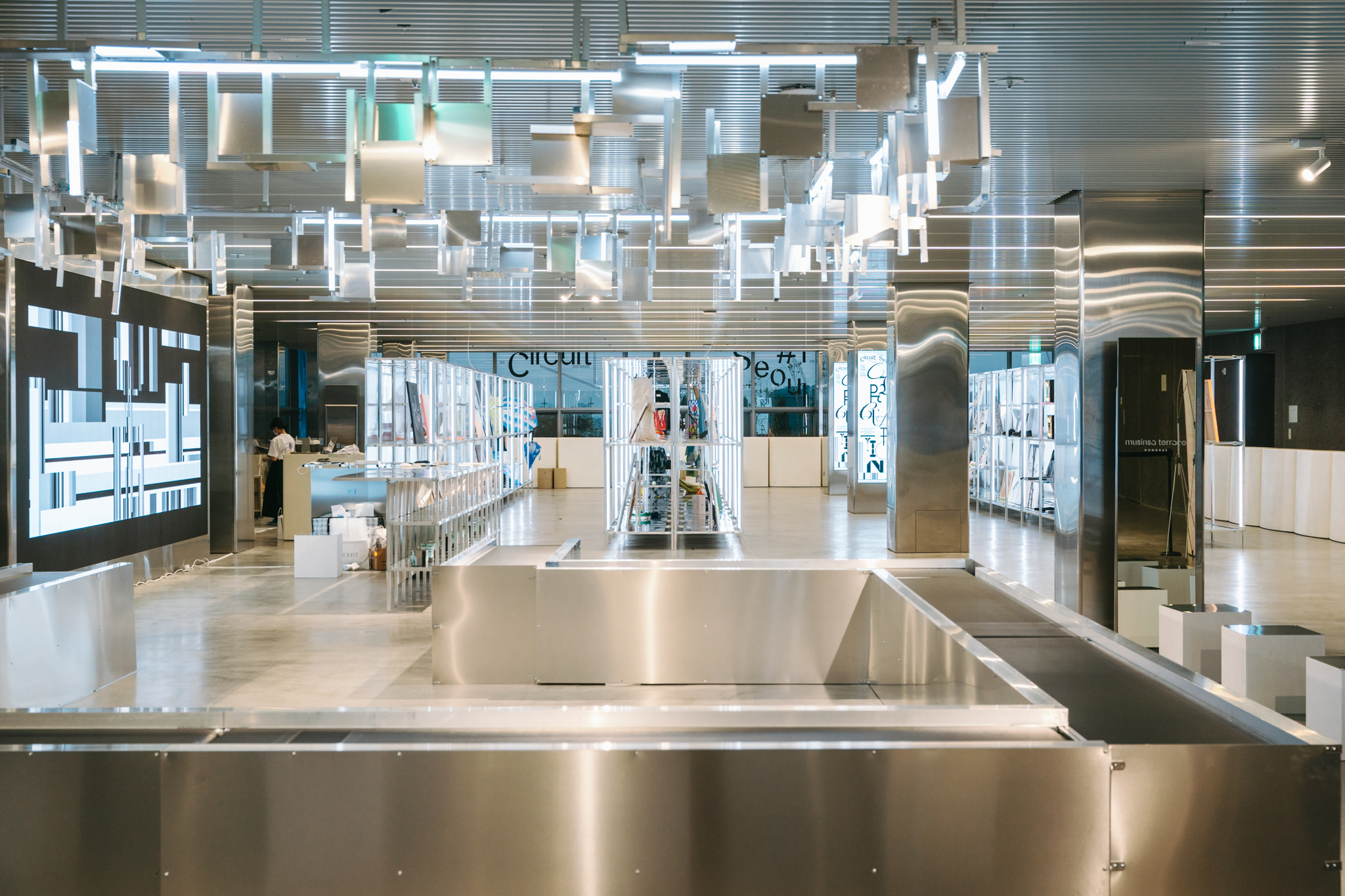 Moving, Buffering, Capturing - 월간미술